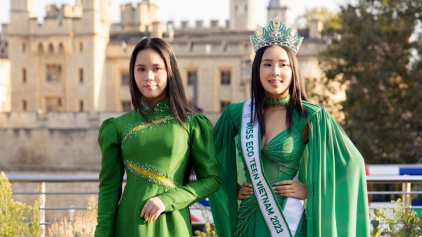 Bella Vũ và Anna Hoàng diện áo dài trên đường phố London