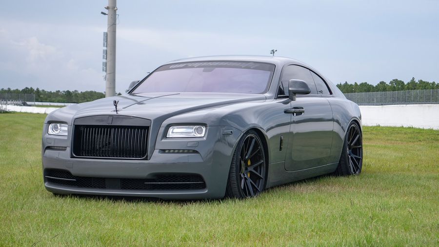Rolls-Royce Wraith và Dawn "lết đất" vì Renntech