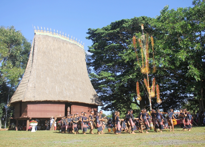 Xuân về dưới mái nhà rông