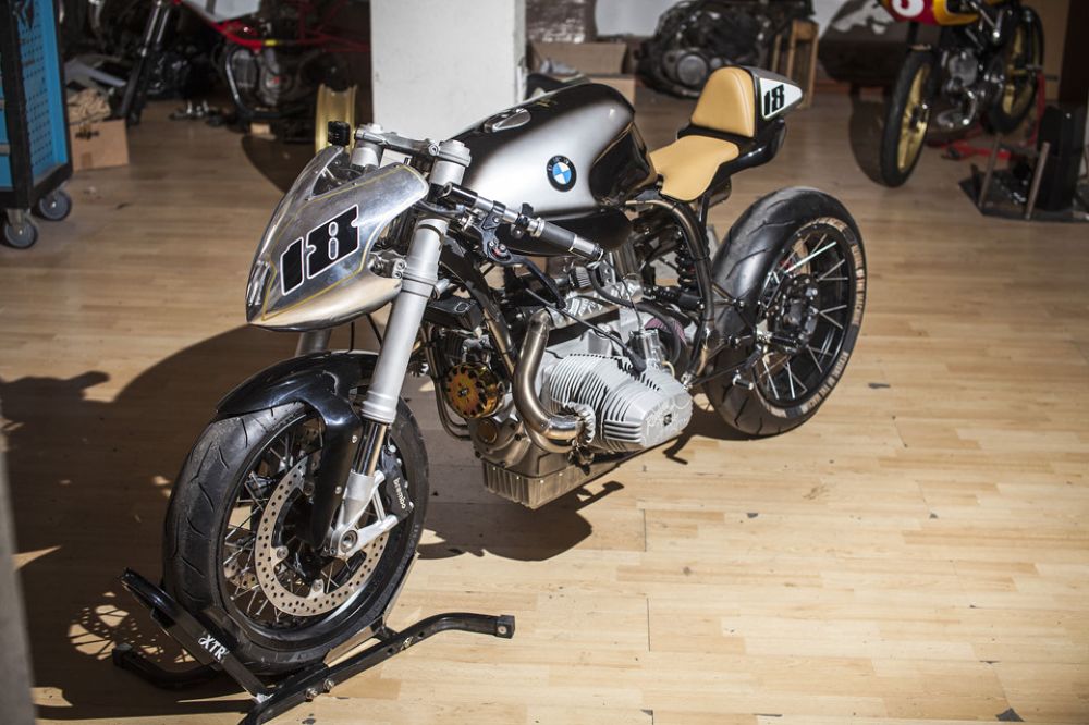 BMW R100 RS đầy hiếu chiến với bản độ XTR The Silver Bullet MKII