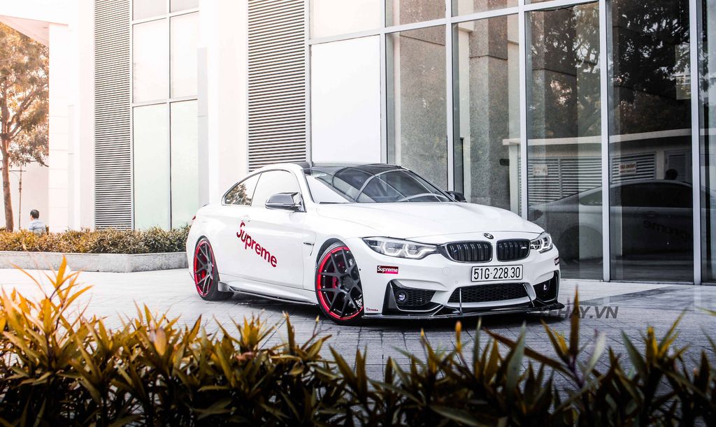 TP.HCM: Bắt gặp BMW 420i Coupe độ thành M4 "xịn" với bộ body-kit cực hiếm
