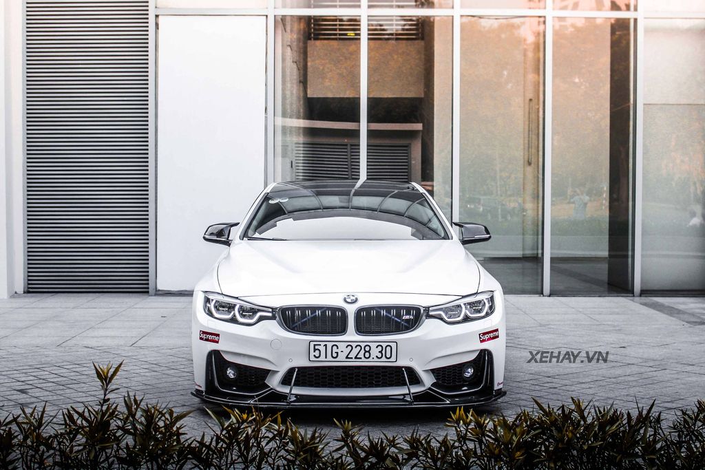 TP.HCM: Bắt gặp BMW 420i Coupe độ thành M4 "xịn" với bộ body-kit cực hiếm