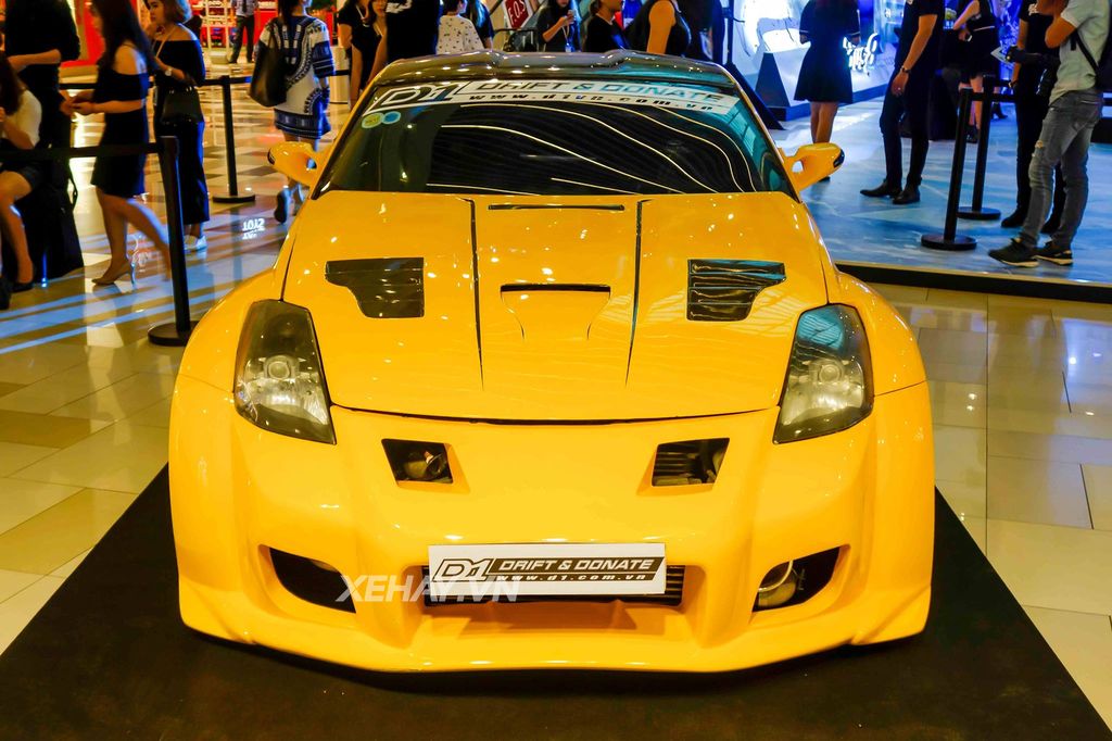 Audi R8 "sóng đôi" cùng Nissan 350Z trong buổi ra mắt Fast & Furious 8 ...