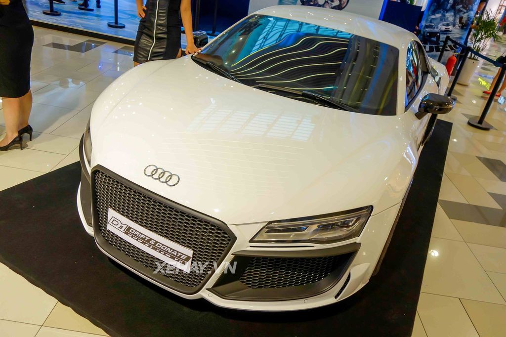 Audi R8 "sóng đôi" cùng Nissan 350Z trong buổi ra mắt Fast & Furious 8 ...