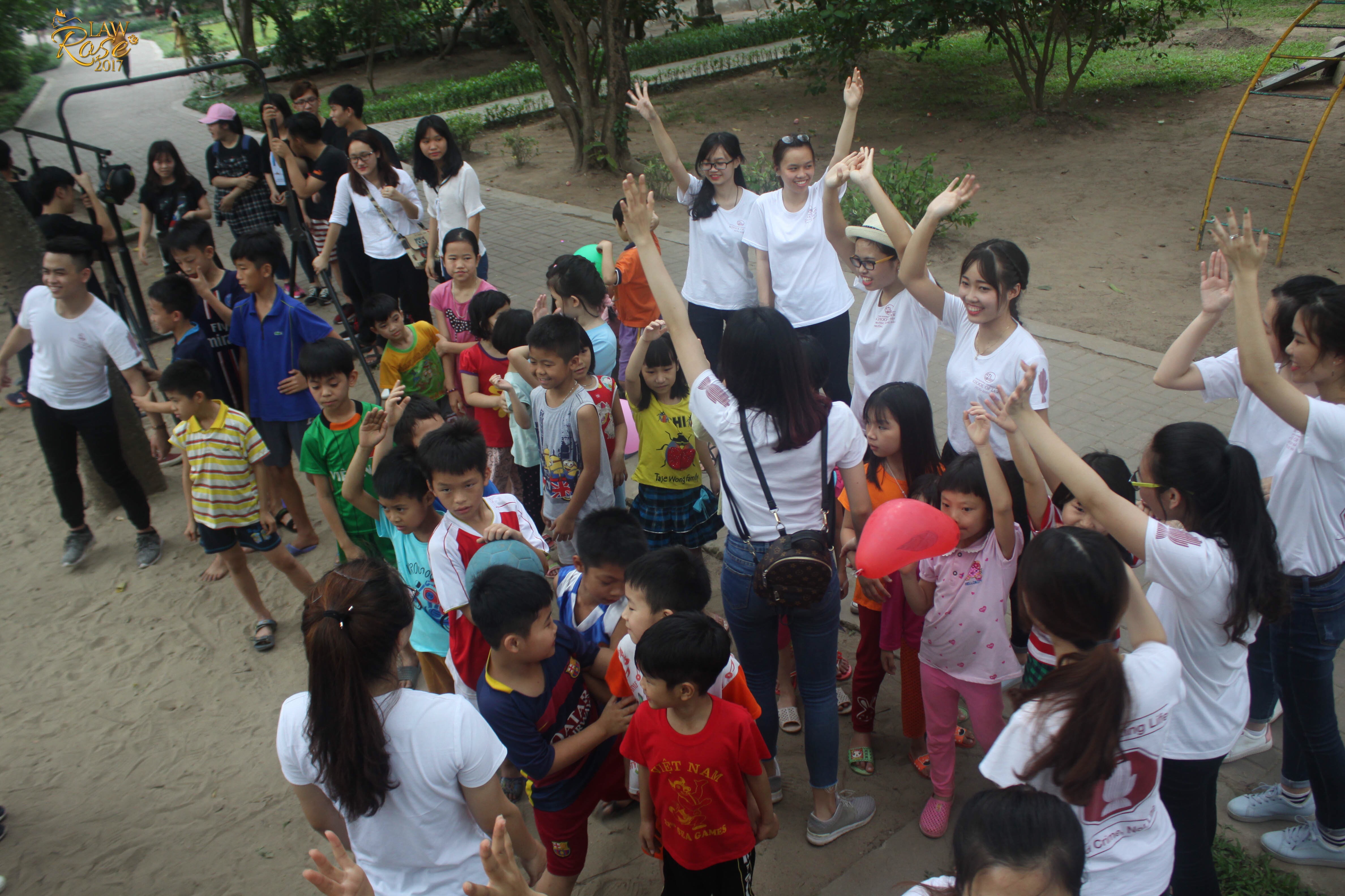 Hành trình nhân ái của Law rose 2017