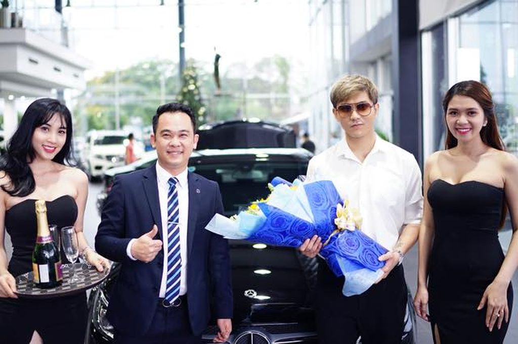 Giữa tâm bão dư luận, Tim tậu xế sang Mercedes-Benz tiền tỷ