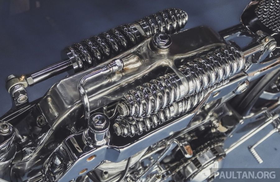 Khám phá xe máy độ "thân xe kim loại trần" đặc sắc từ Eastern Bobber